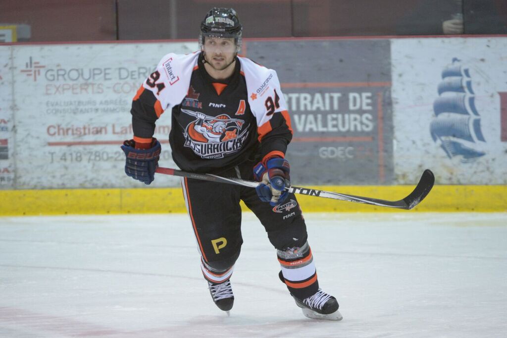 L’Assurancia remporte son premier match de la saison - Courrier Frontenac