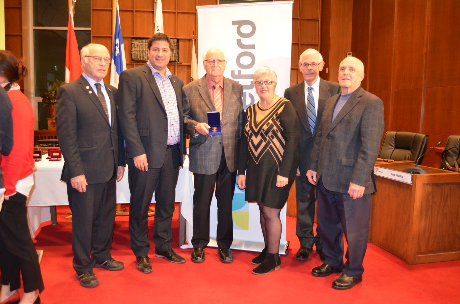 Pierre Roberge reçoit la Médaille du souverain pour les bénévoles ...