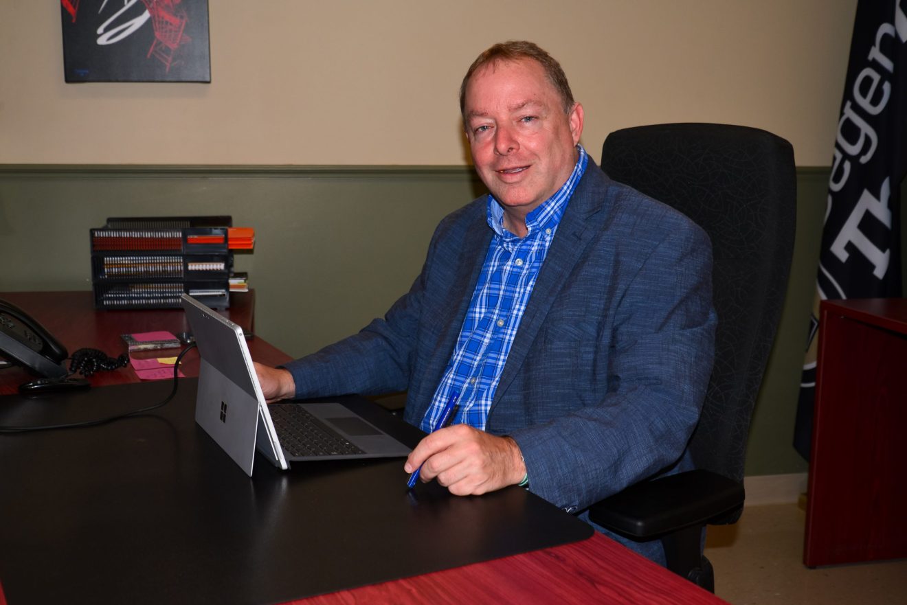 Robert Rousseau fier du travail accompli - Courrier Frontenac