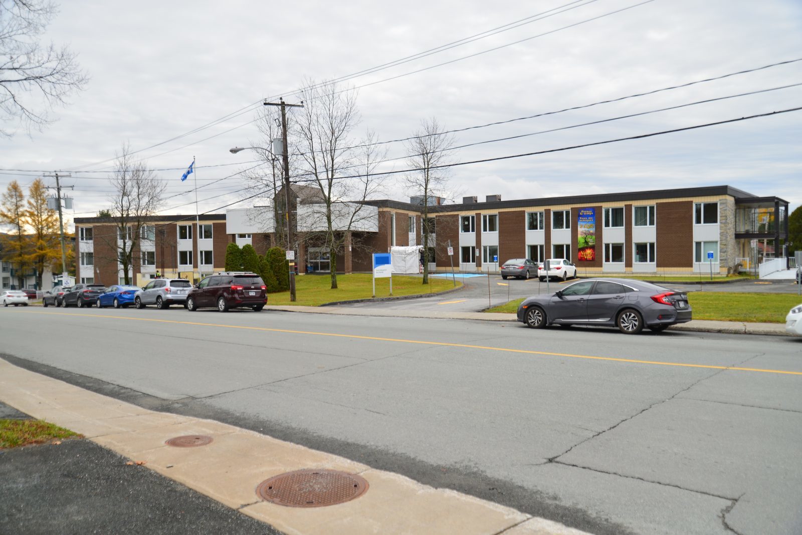 COVID-19 : plusieurs milieux de vie pour aînés aux prises avec des ...