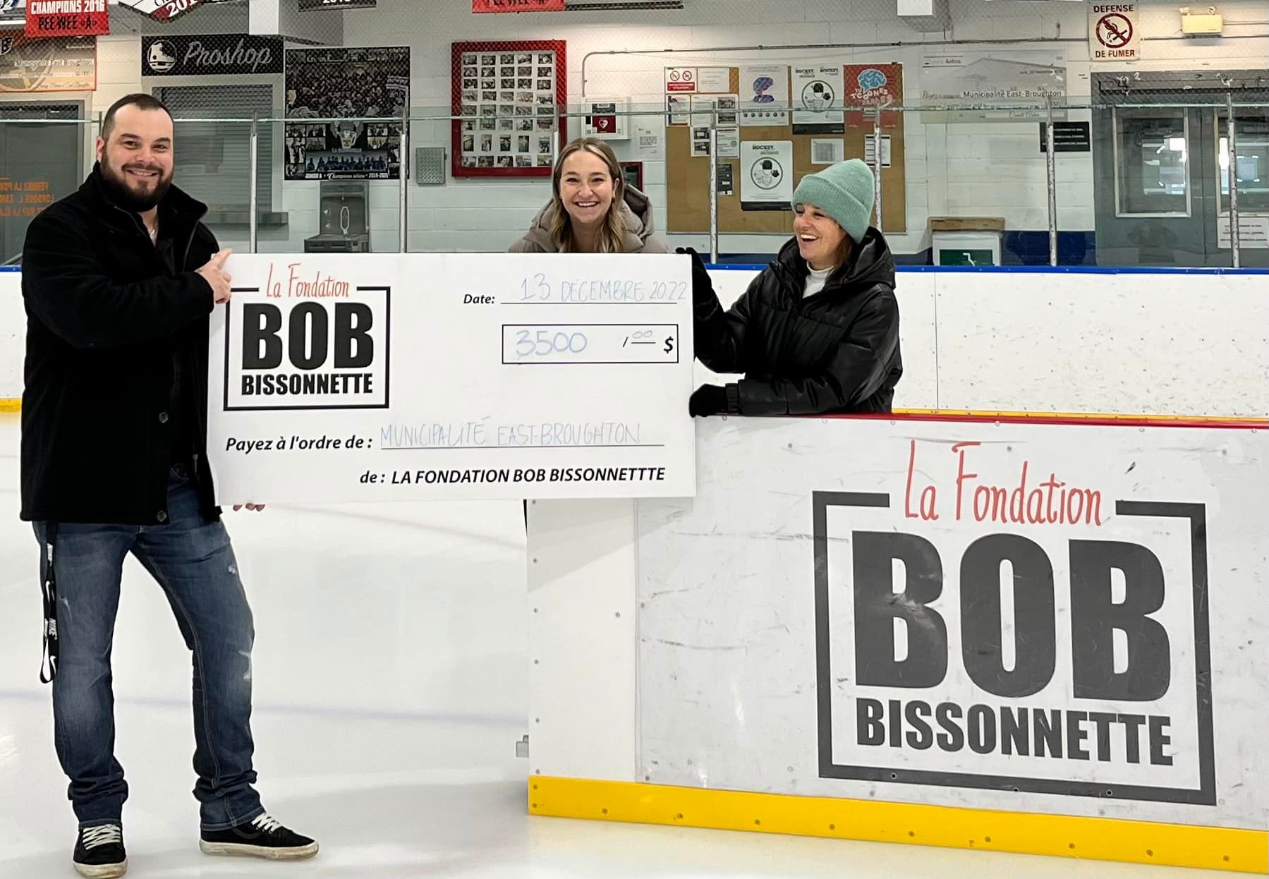 Don de 3500 $ de la Fondation Bob-Bissonnette - Courrier Frontenac