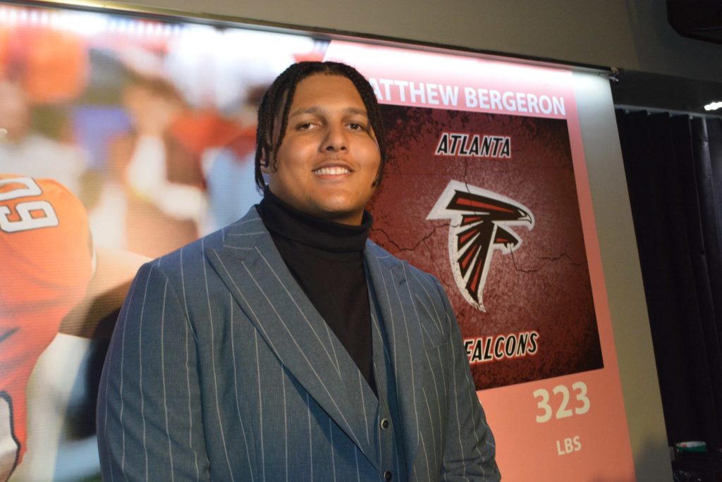 Matthew Bergeron perce l'alignement des Falcons d'Atlanta - Courrier ...
