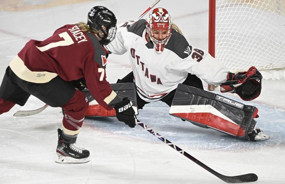 Laura Stacey et Kori Cheverie attendent impatiemment le match à l’Aréna ...