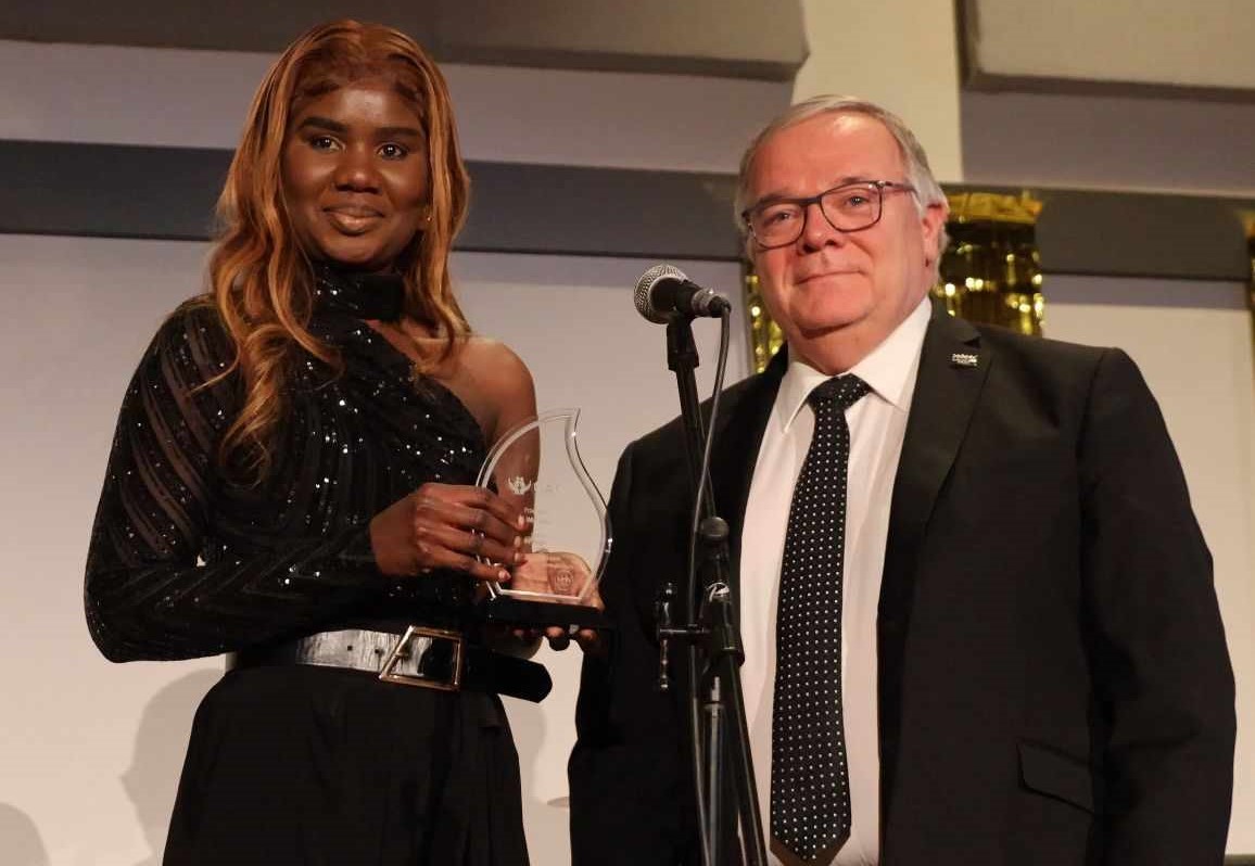 Élima Diabong reçoit le prix "Femme Noire inspirante de l'année ...