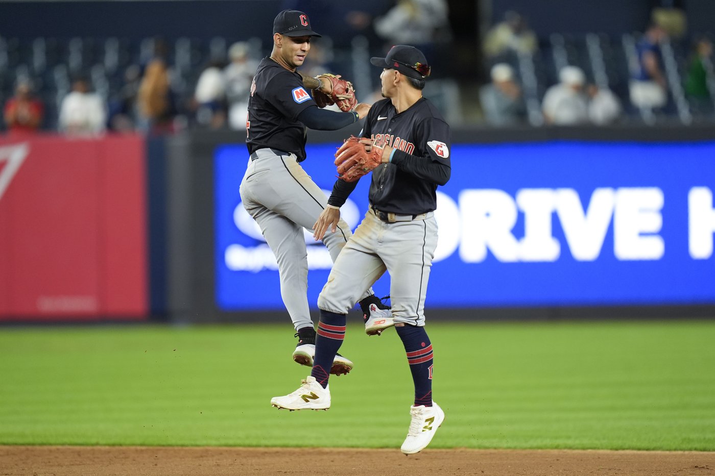 Les Guardians battent les Yankees 9-5 dans le plus long match de la ...