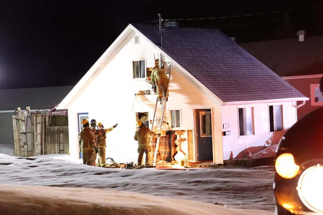 Une résidence lourdement endommagée par un incendie à Thetford Mines ...
